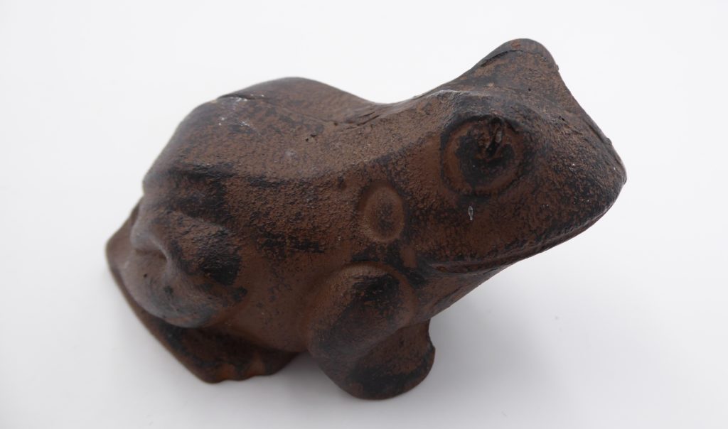 Grosse et ancienne grenouille en fonte – Grenouilles du monde
